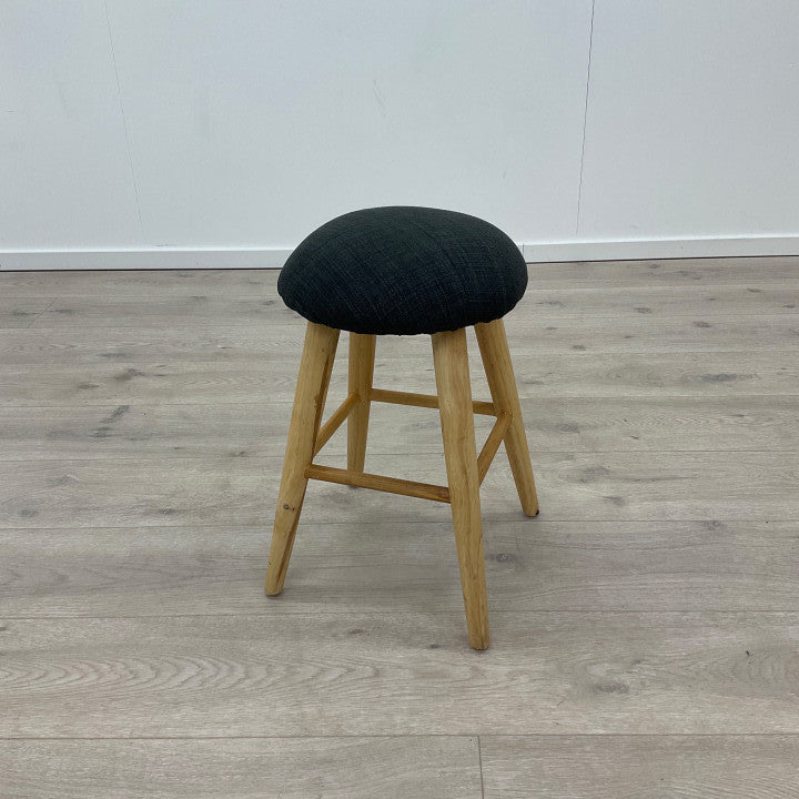 Krakk av tre med grått sete – Secundo