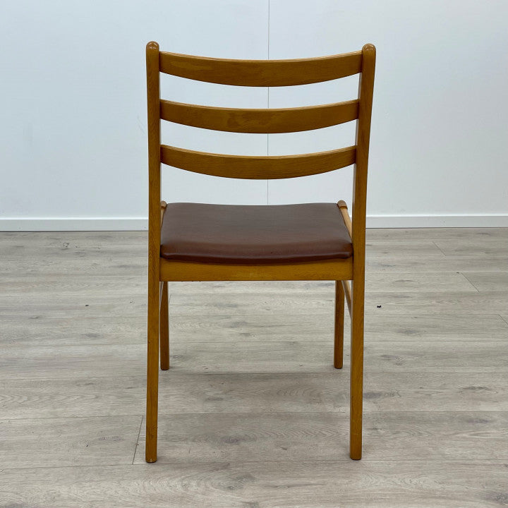A&FH Furniture teak stoler fra rundt 1960-tallet. Småskader i setet ...