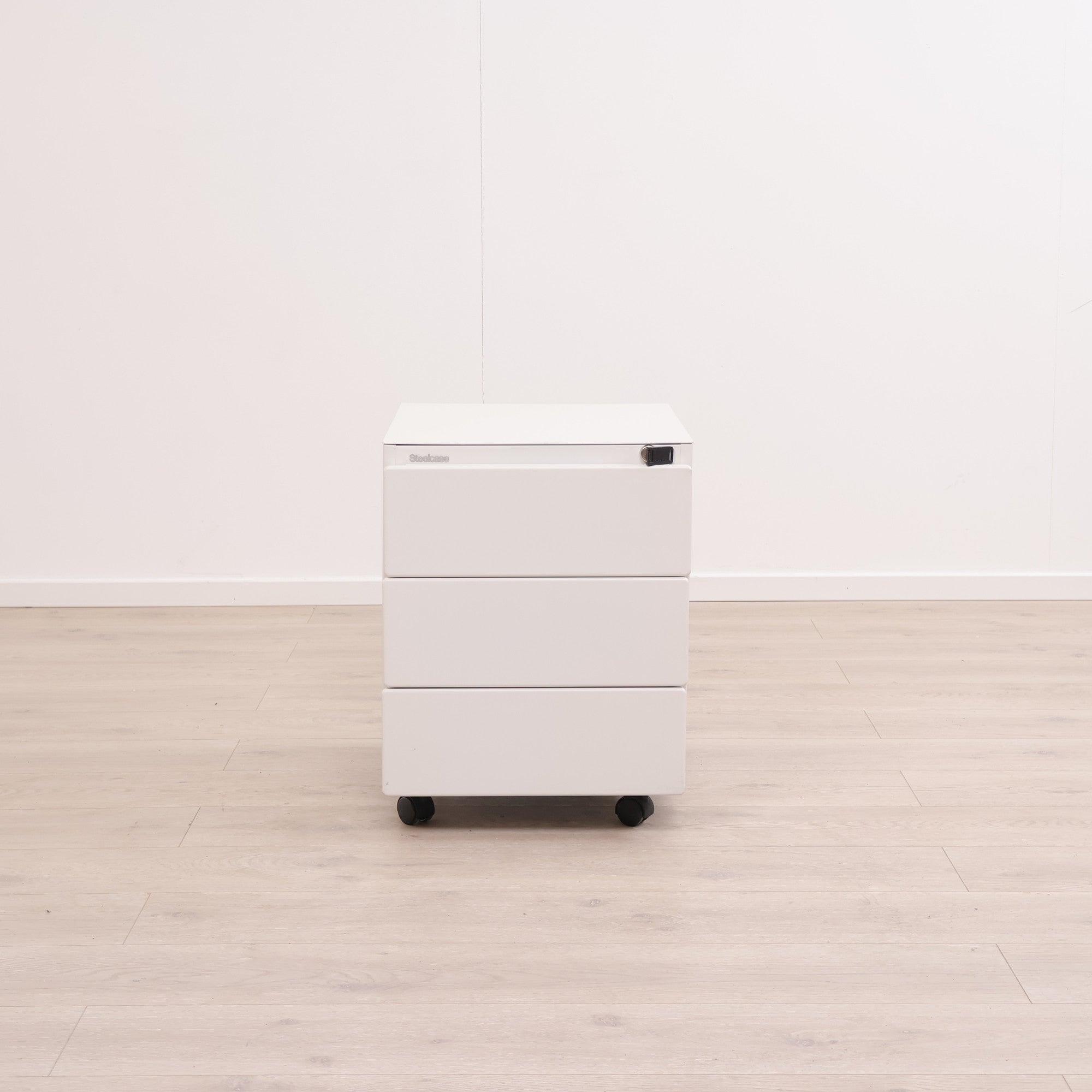 Arkivskap på hjul i fargen hvit – Secundo