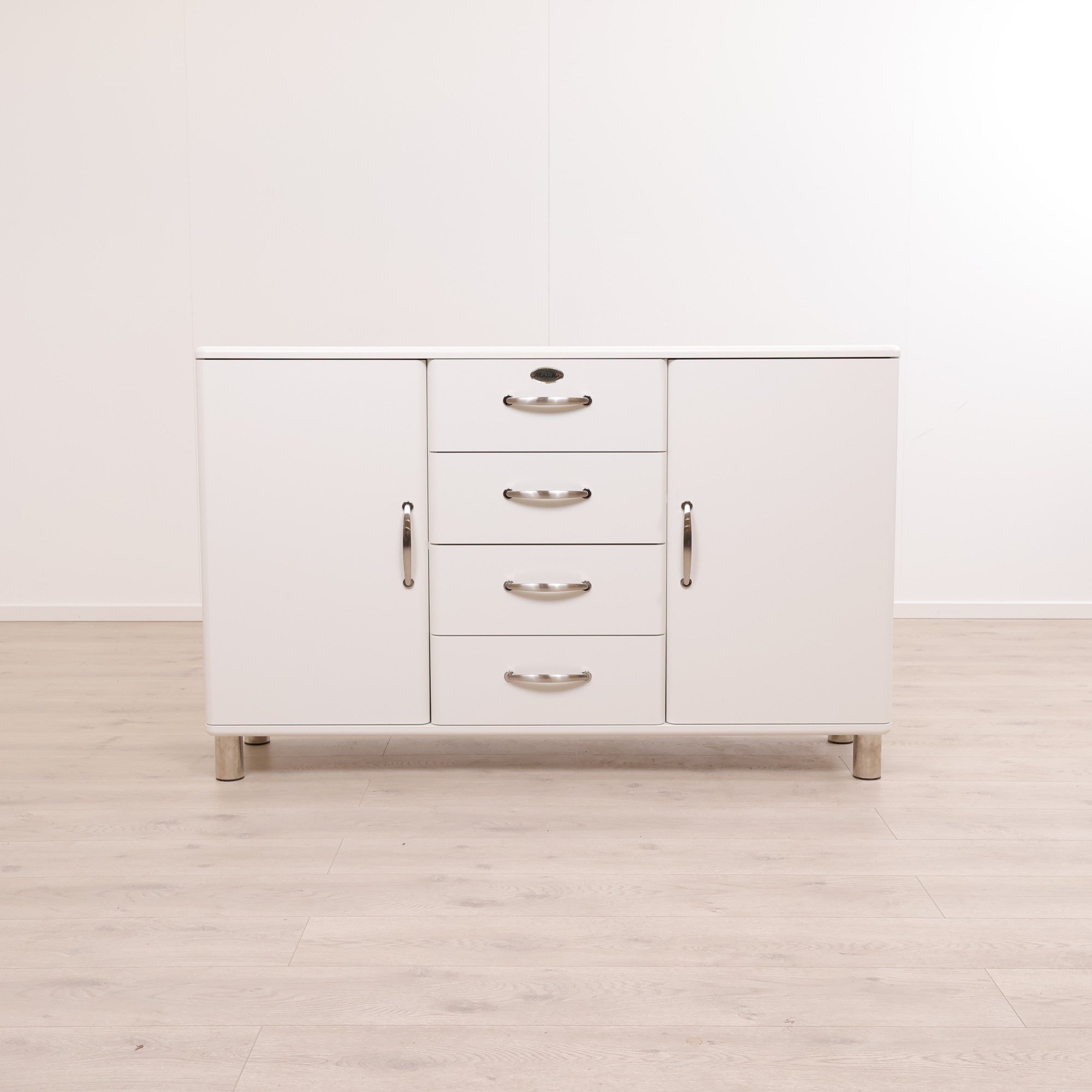 Malibu skjenk i fargen hvit – Secundo