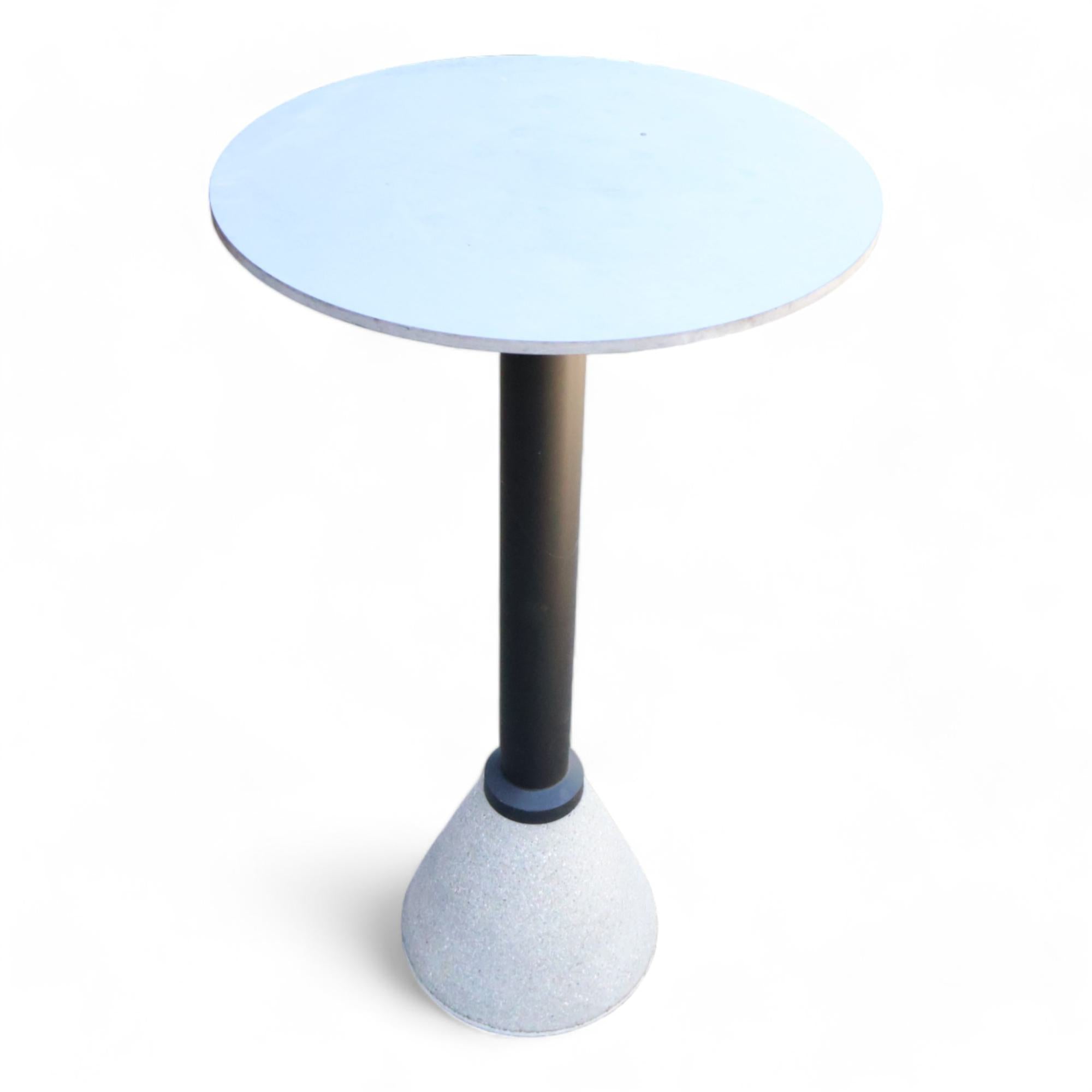 Kvalitetssikret | Grått Magis Table One Cocktail Table – Secundo