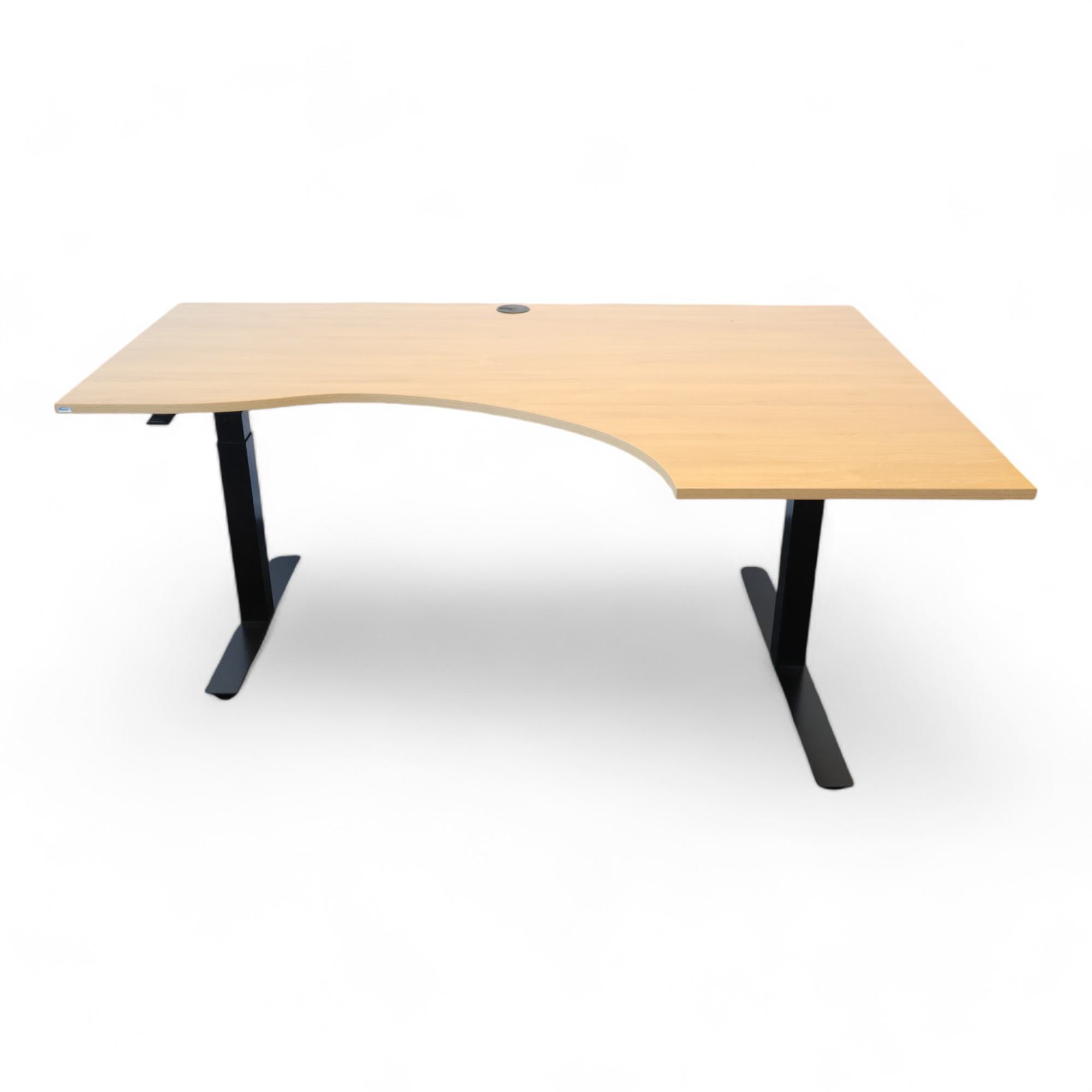 Kinnarps elektrisk hev/senk skrivebord, høyresving. 180 cm – Secundo